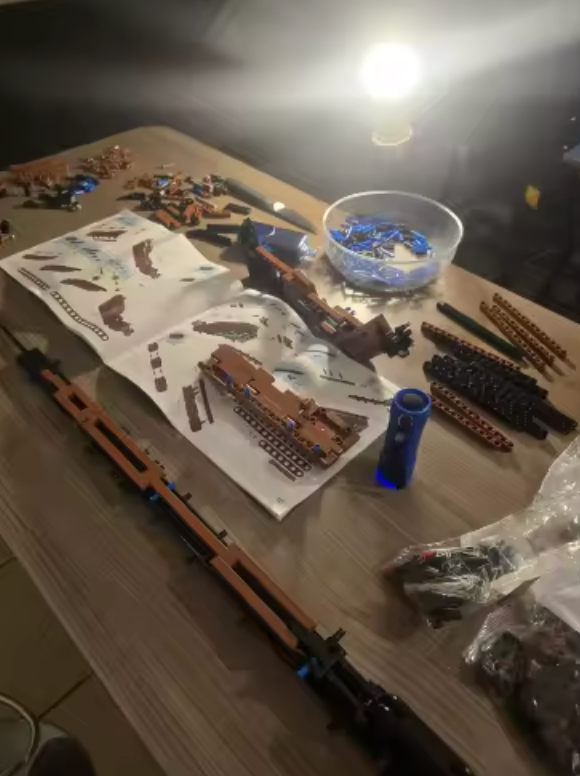 AK-47 Building Block Model (1366 PCS) – Brick Strike